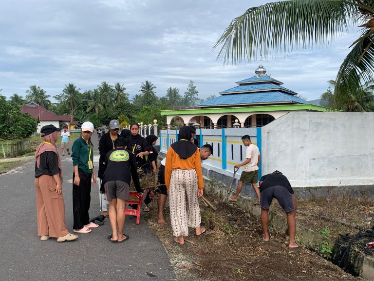 Mahasiswa Kubermas dan Warga Desa Kuntum Mekar Gelar Bakti Sosial untuk ...